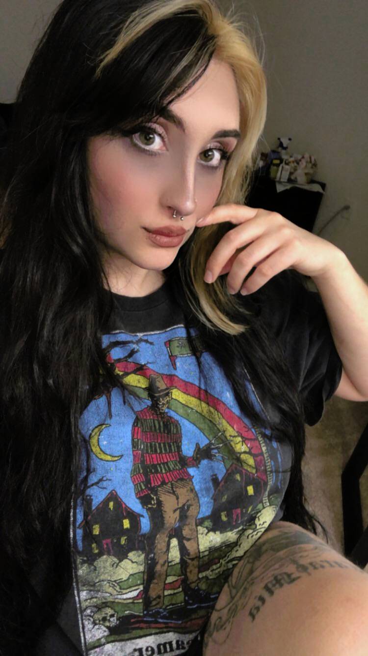 Living dead girl ☠️ | Scrolller