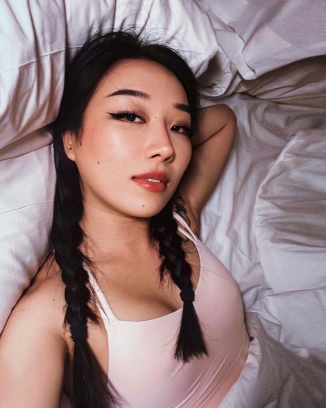 Lonely in bed | Scrolller