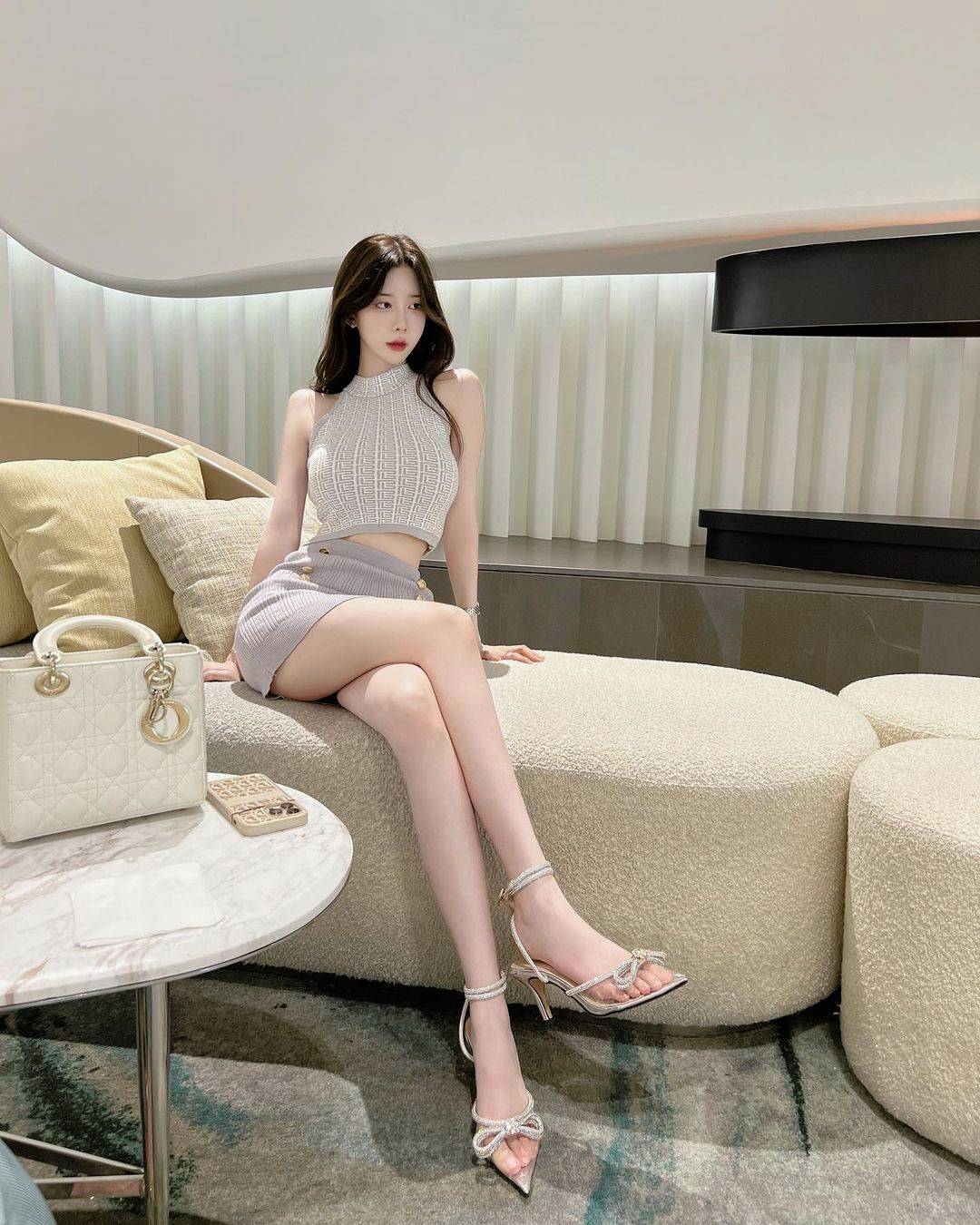 Long legs | Scrolller