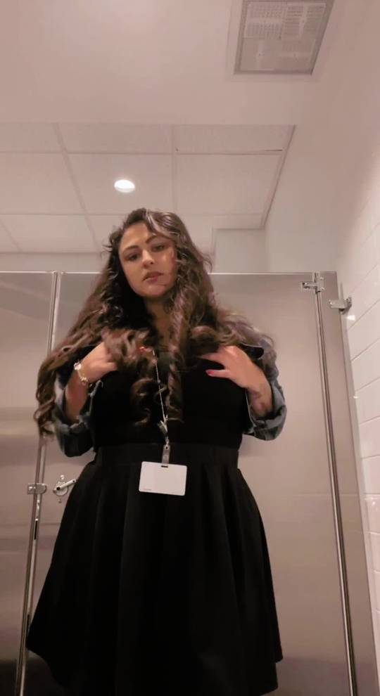 Look what I'm hiding at work 😈 [f] | Scrolller