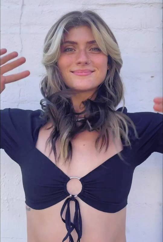 Looking cute | Scrolller