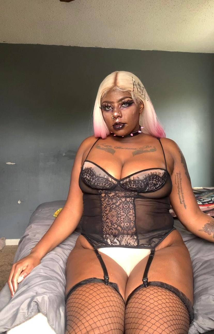 Looking for someone to breed me with my 3rd child | Scrolller