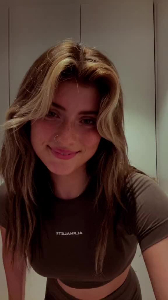 Looking sexy | Scrolller