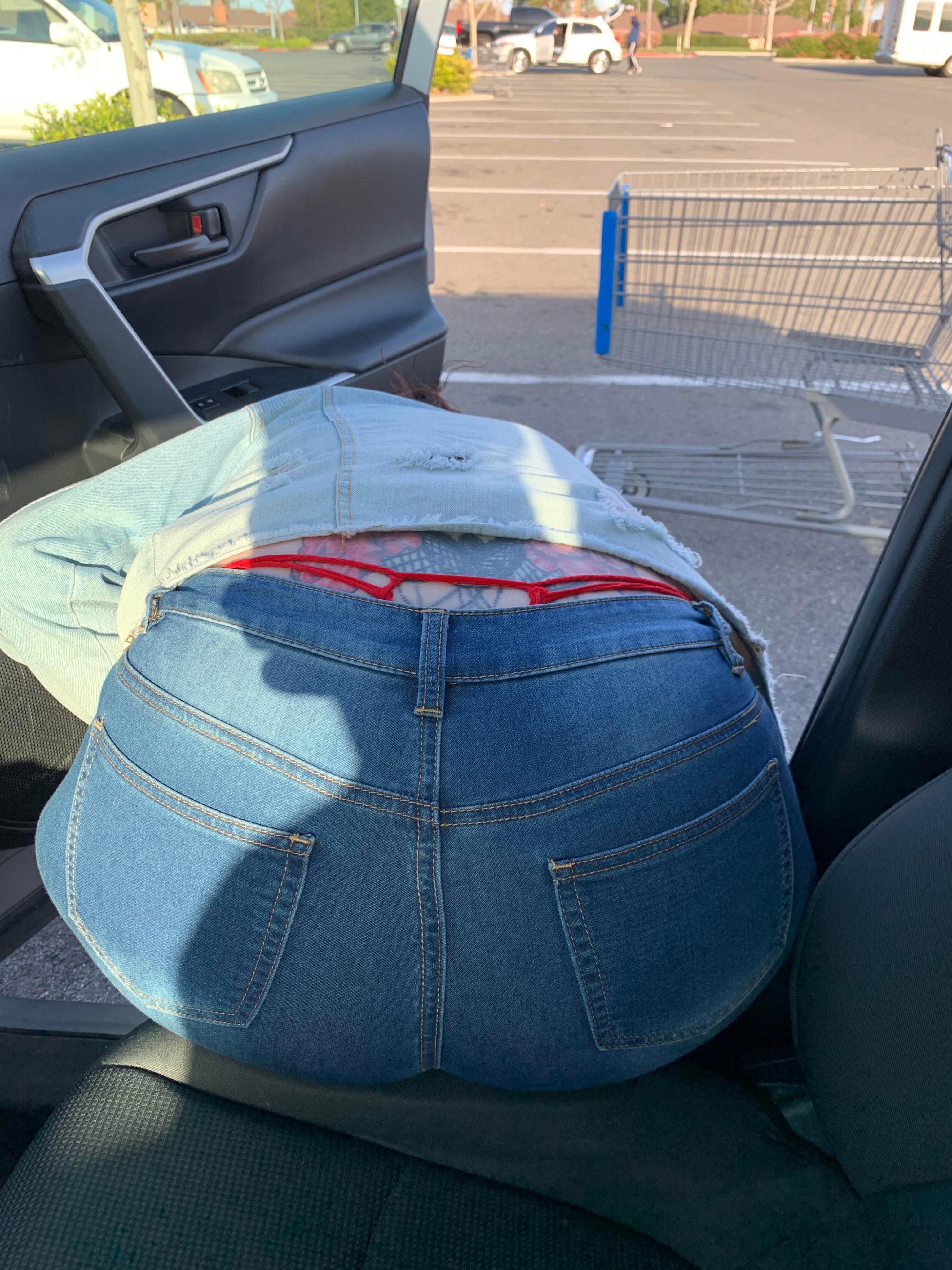 Looks like everyone will get a good look at my g string today 🙈 | Scrolller