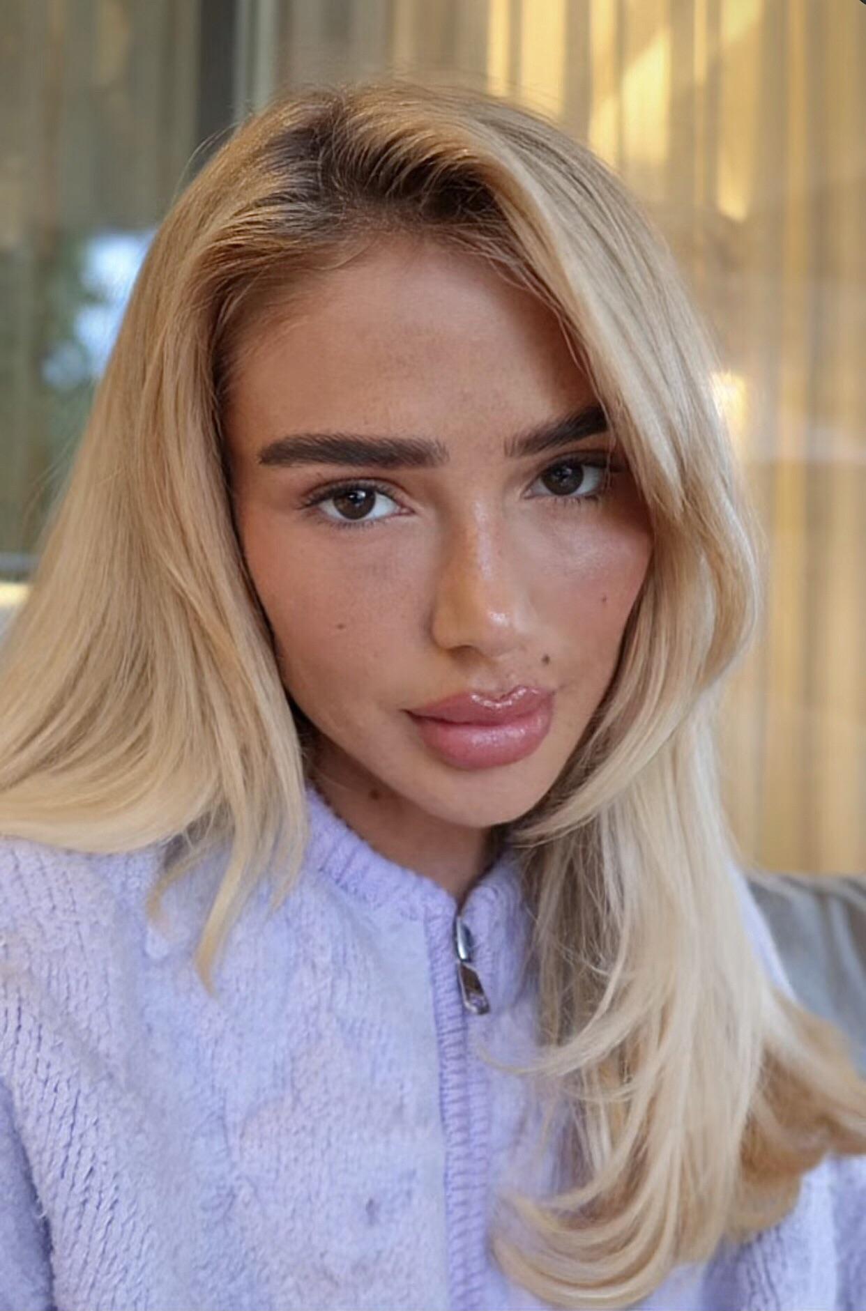 Loredana Zefi | Scrolller