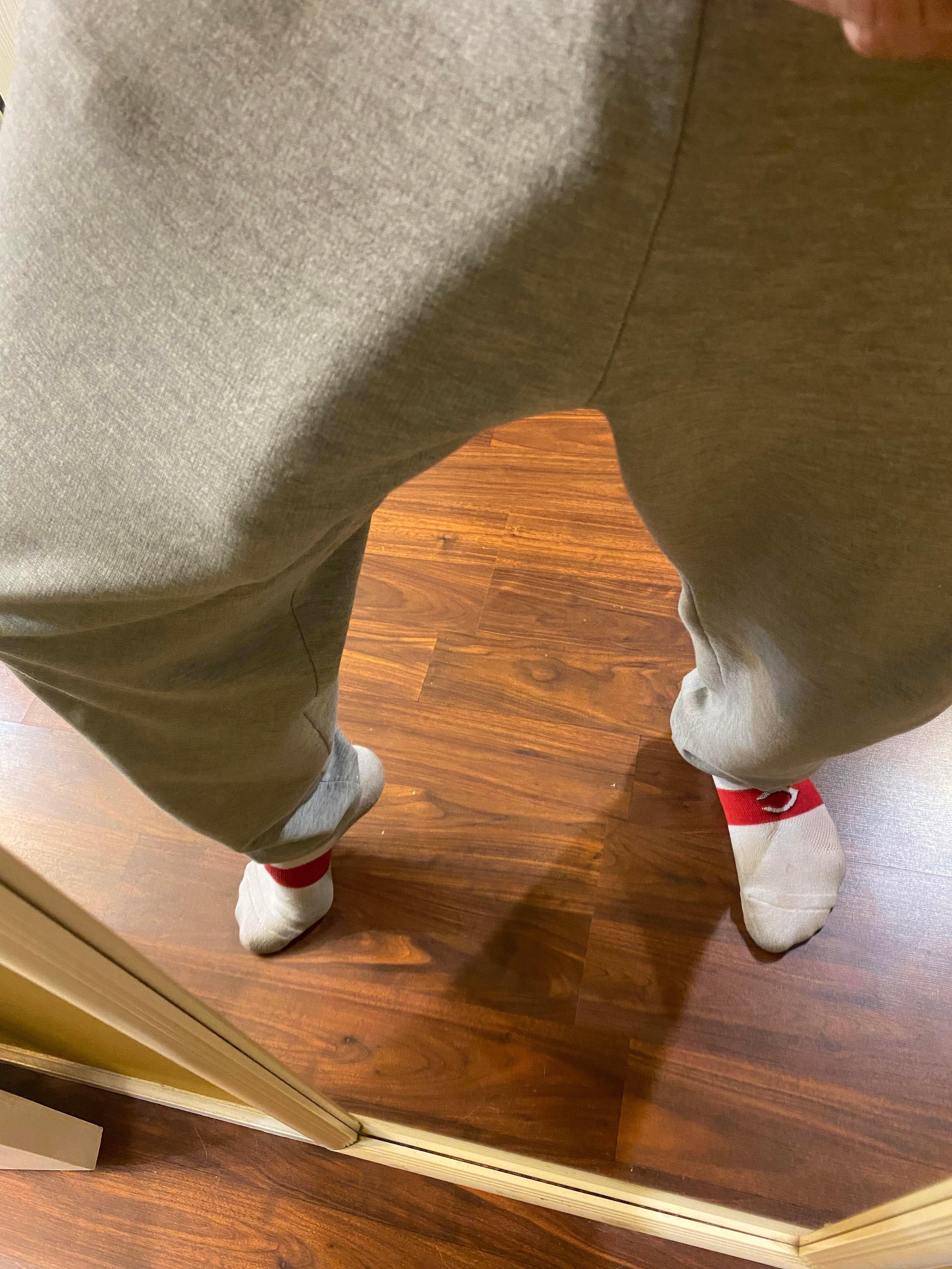 Bulging at the mall | Scrolller