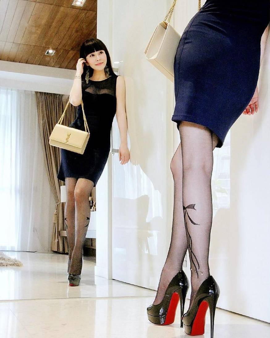 Love seeing a woman in the reflection | Scrolller