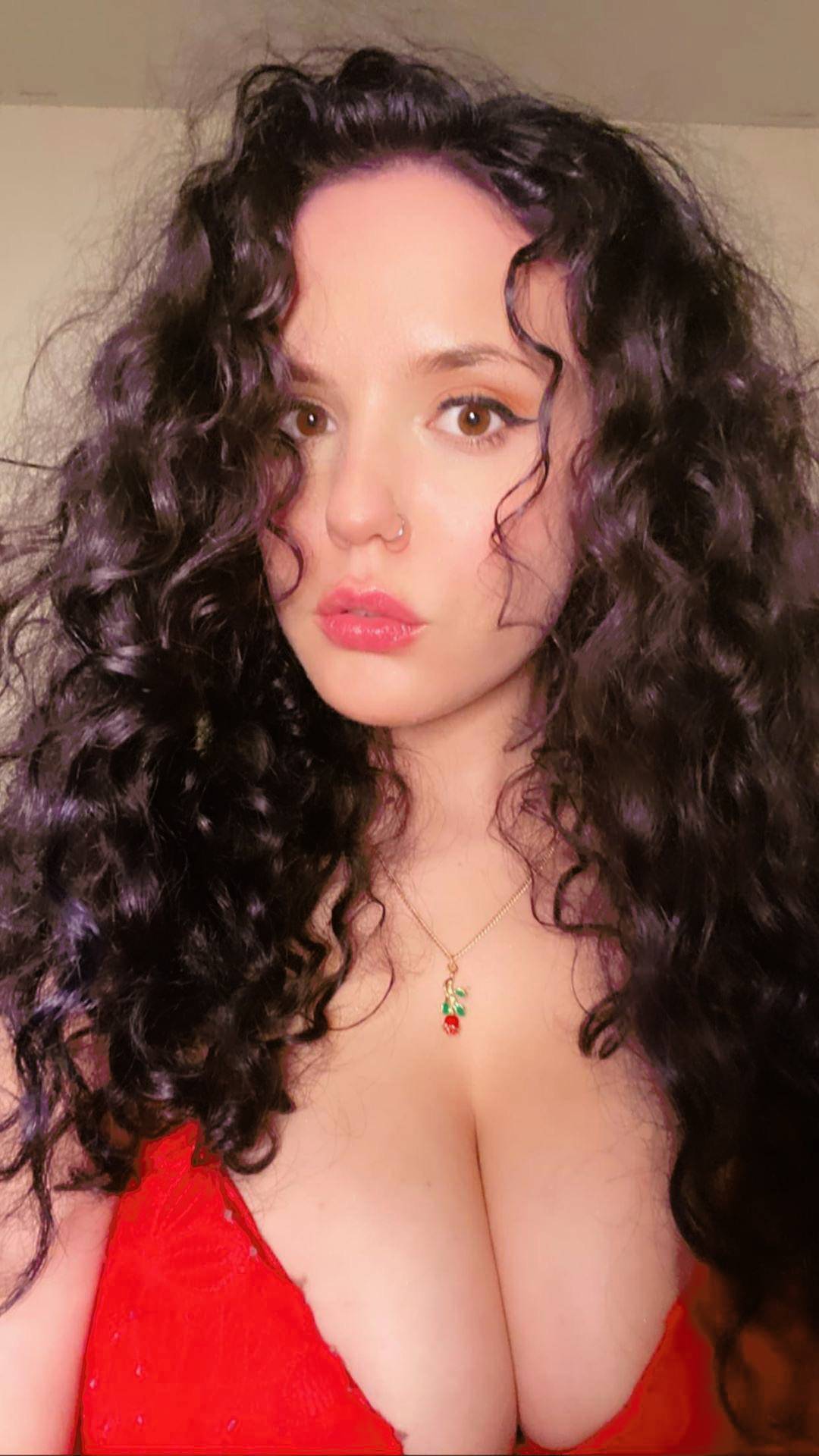 Love the cleavage | Scrolller