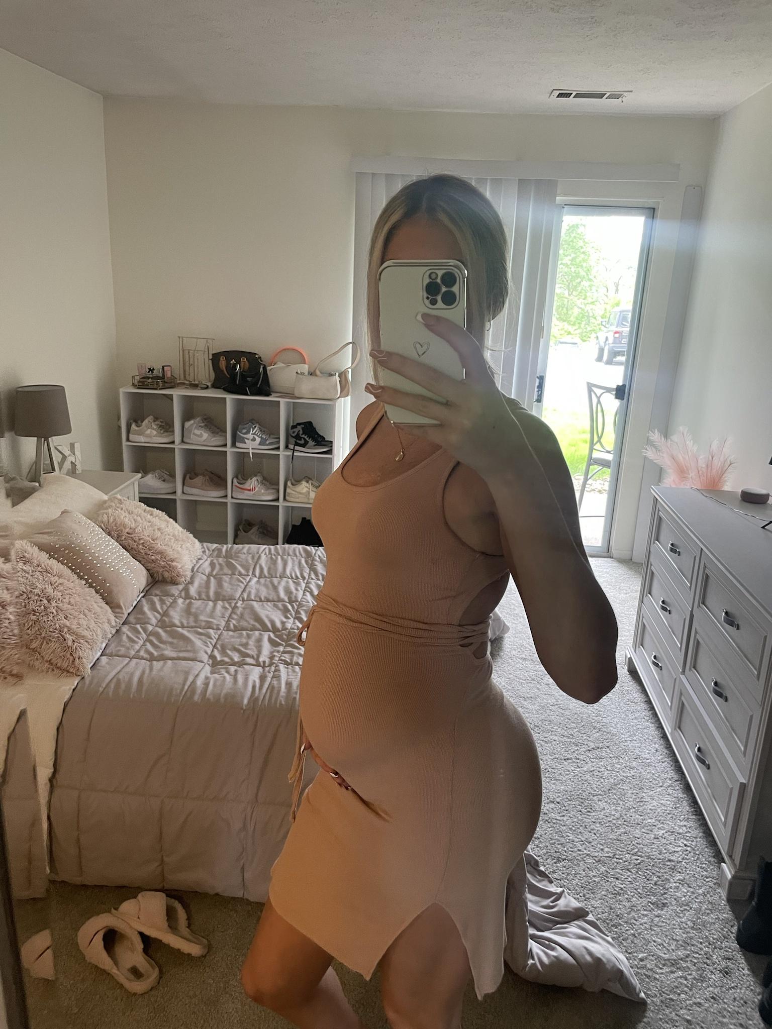 Love wearing dresses with my bump🥰 | Scrolller