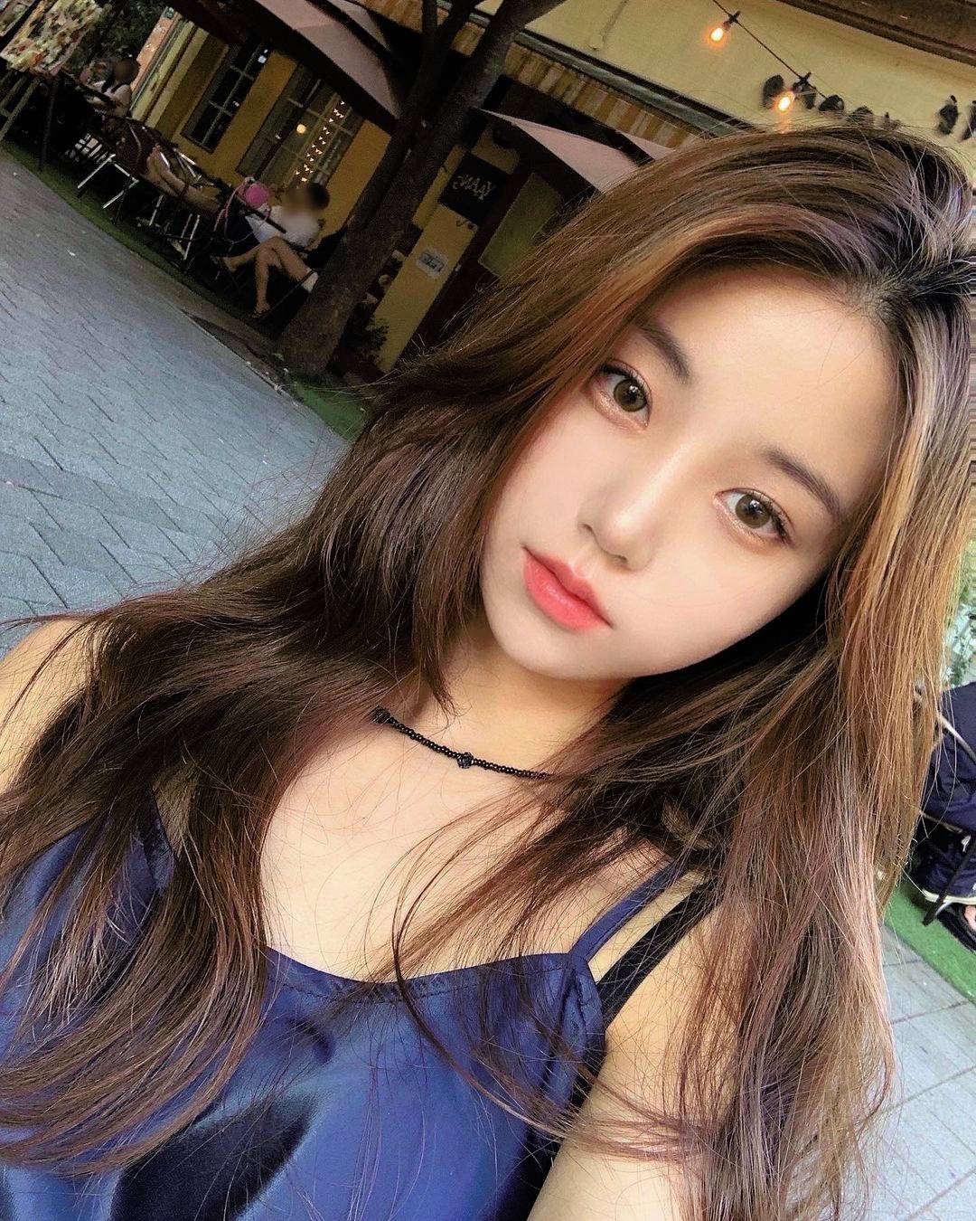 Lovely babe | Scrolller