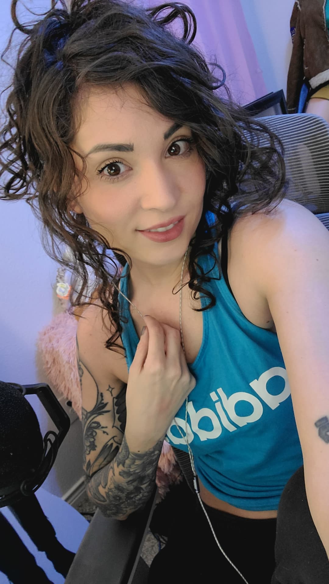 Lovely Lady | Scrolller