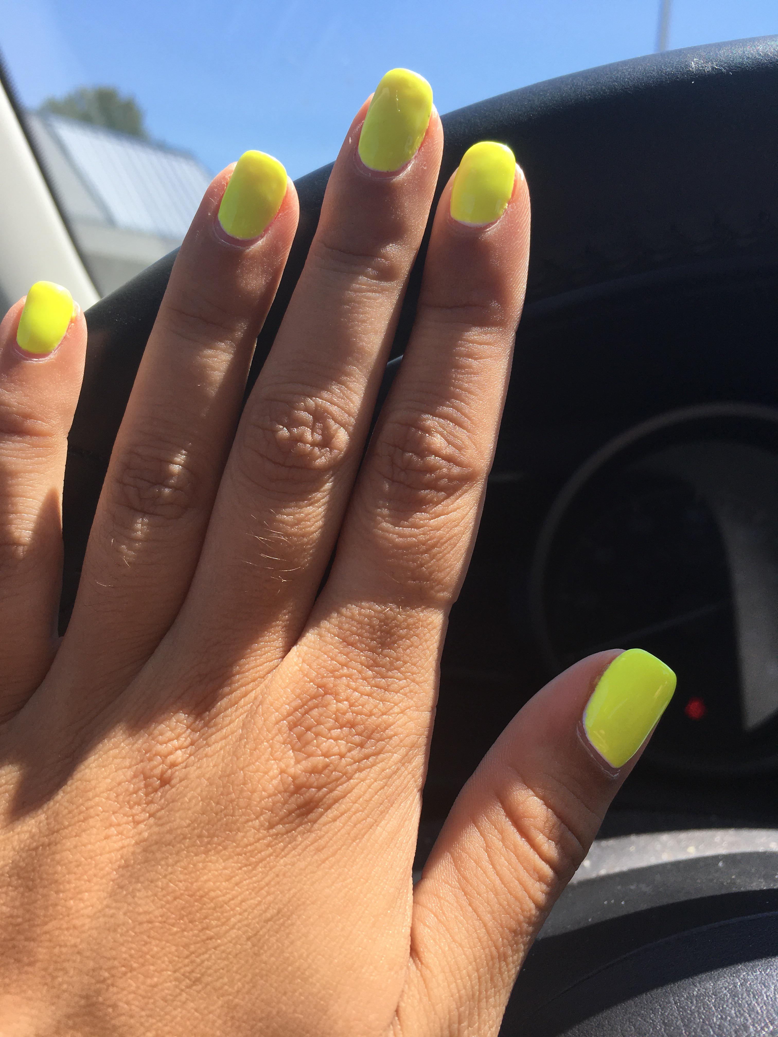 Loving these bright nails 😍 | Scrolller