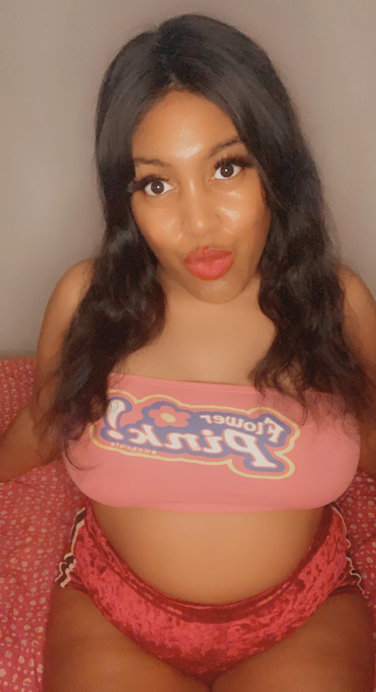 Luscious | Scrolller