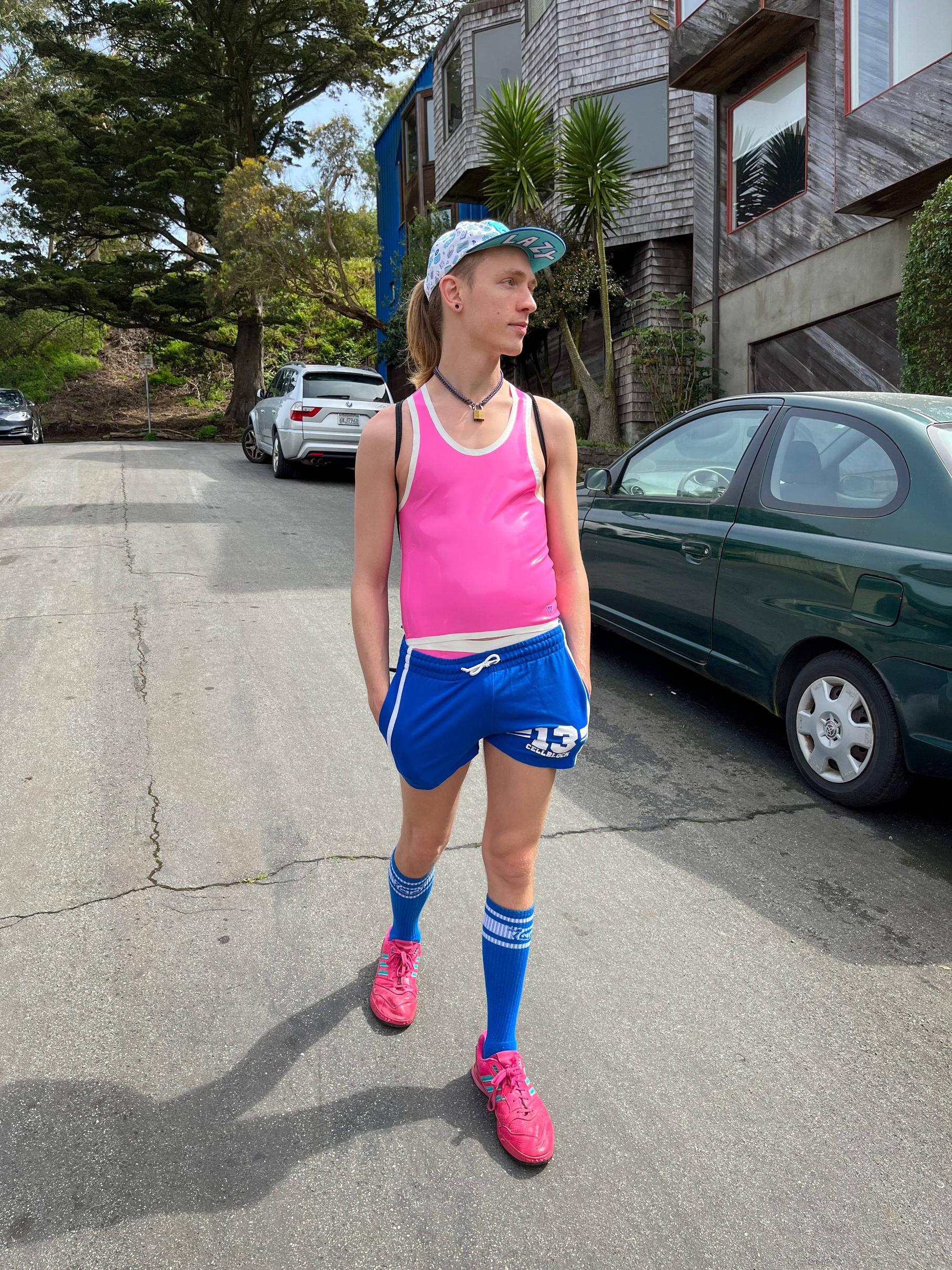 [M] Walking in SF | Scrolller