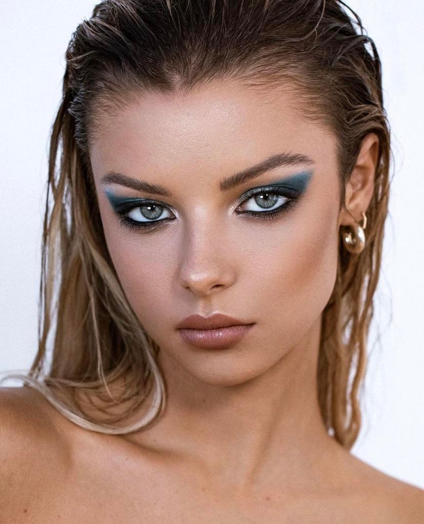 Madi Teeuws Scrolller 0152