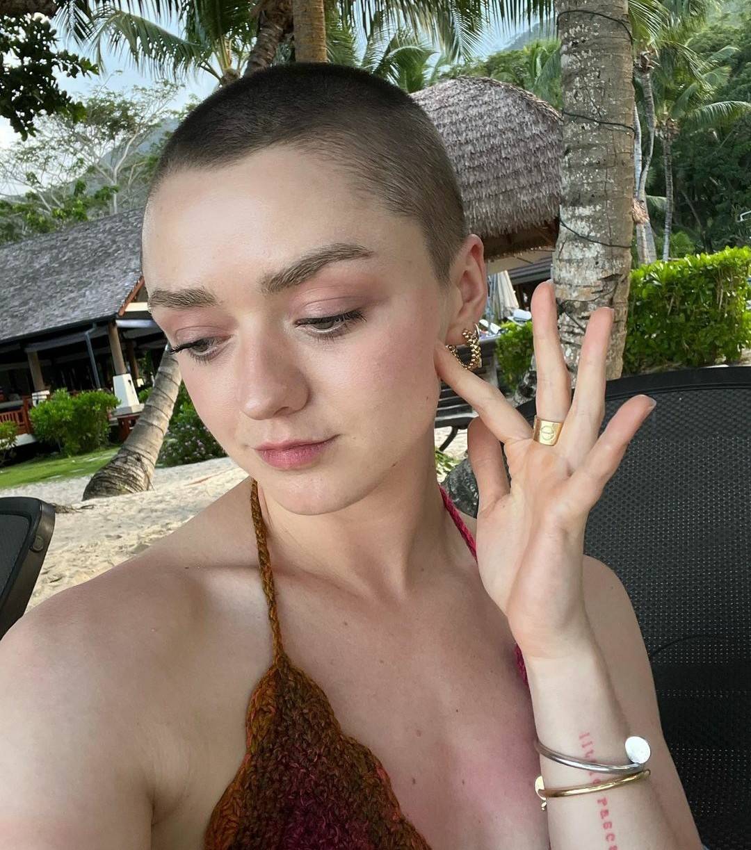 Maisie Williams shaved her head! | Scrolller