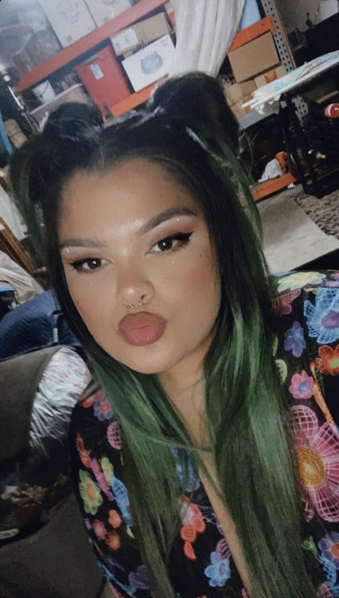 Make a mess of me | Scrolller