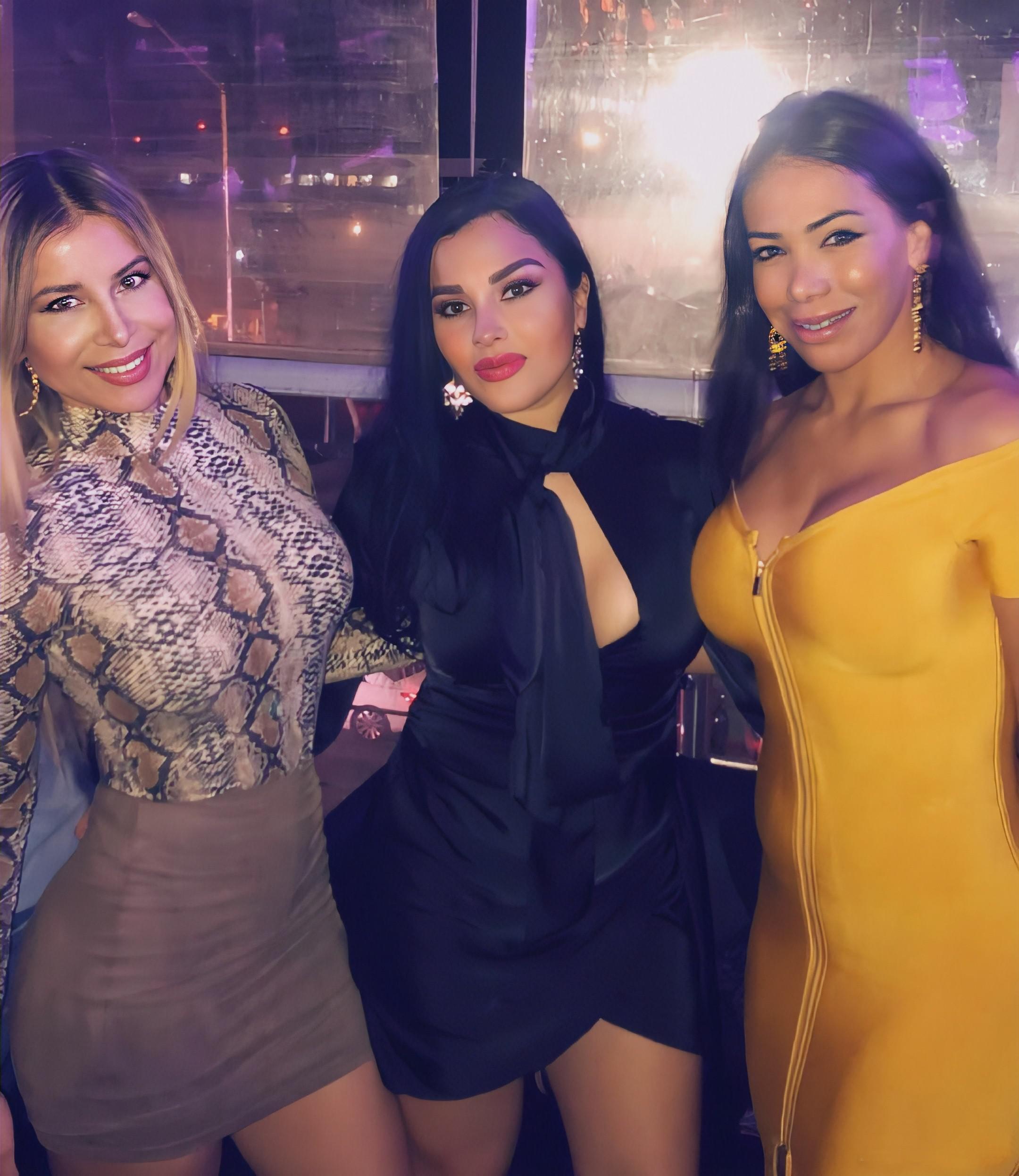 Make your choice guys | Scrolller