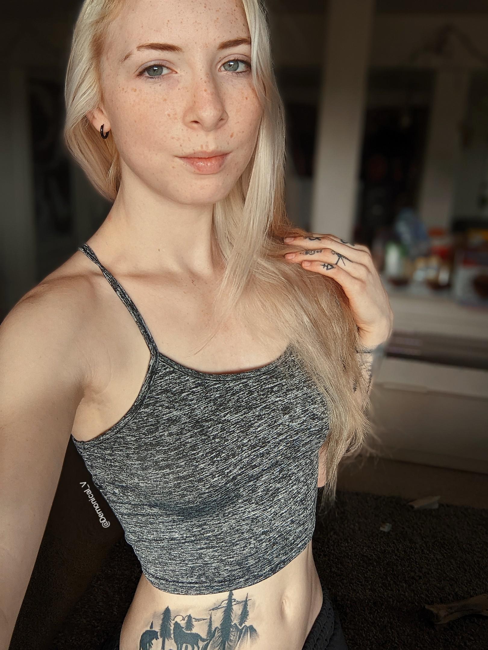 Makeup free kinda day featuring my new crop top 😊 | Scrolller