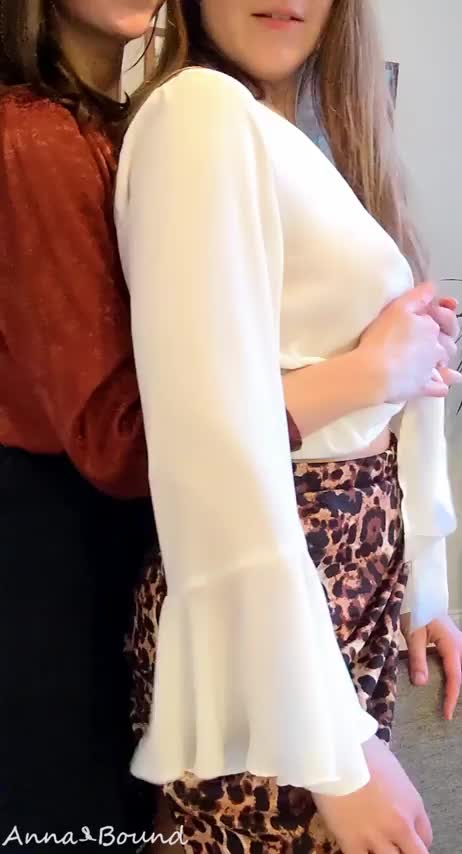 Making sure the new girl at the office feels welcome 😏 | Scrolller