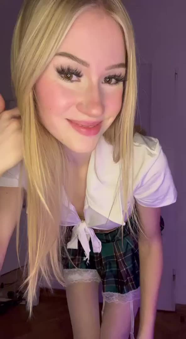 Making u cum and making u smile are my two favorite things. | Scrolller