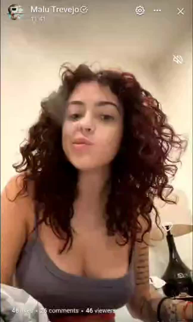 Malu shows a nip for a tip | Scrolller