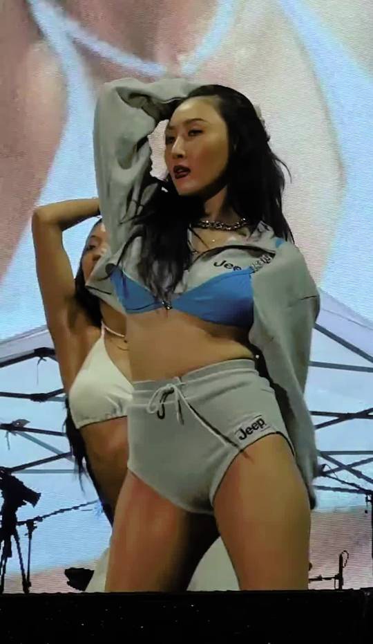 Mamamoo - Hwasa | Scrolller
