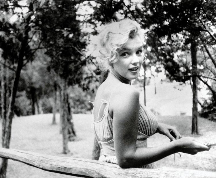 Marilyn in 1957 | Scrolller
