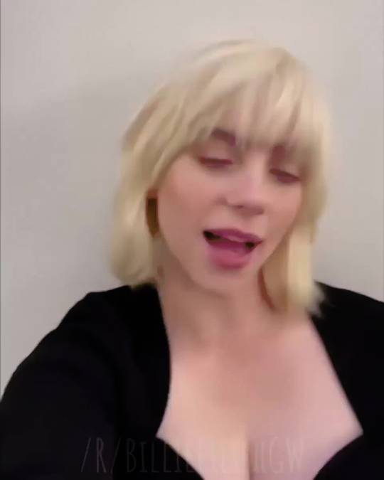 Massive Cleavage Scrolller