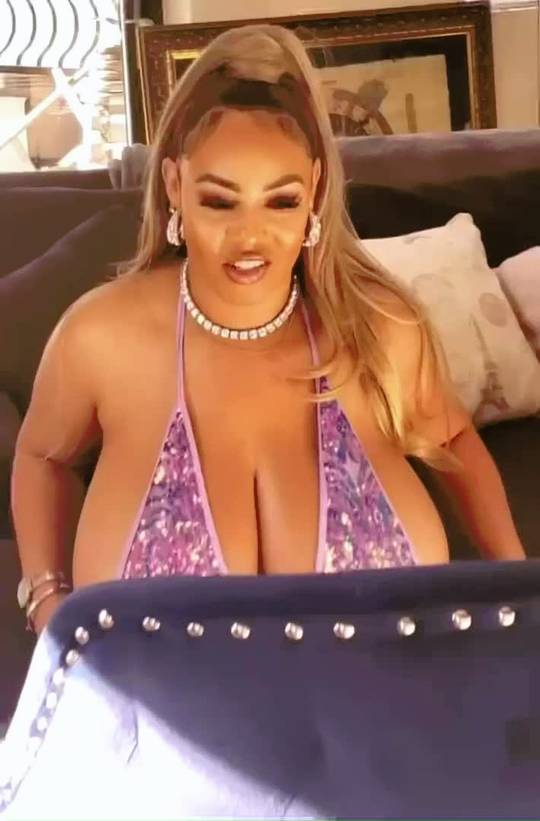 Massive hangers | Scrolller