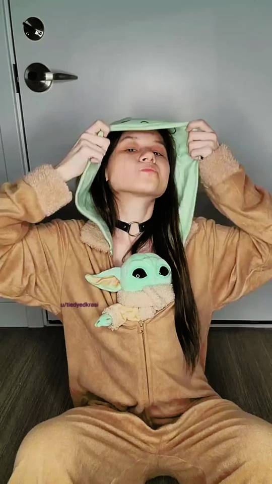 may I be your 19 yr old gf | Scrolller