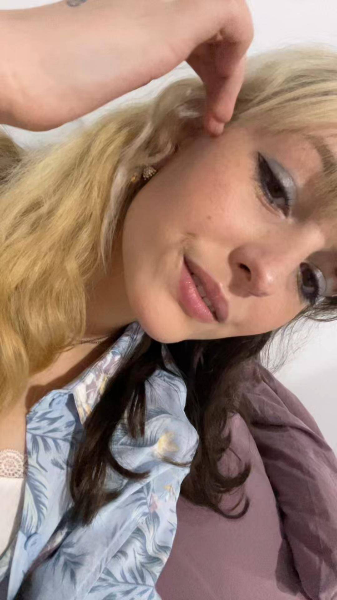 me and my weird expression😂 | Scrolller