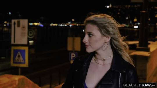 Melody Marks - Sightseeing | Scrolller