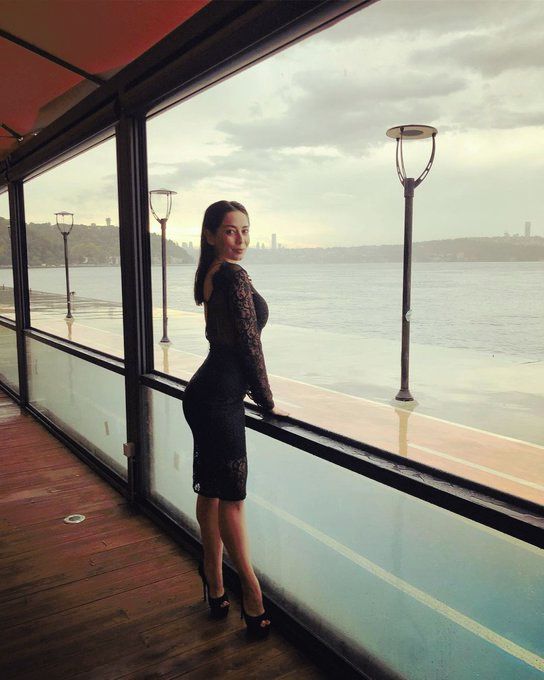 Merve Sevi | Scrolller