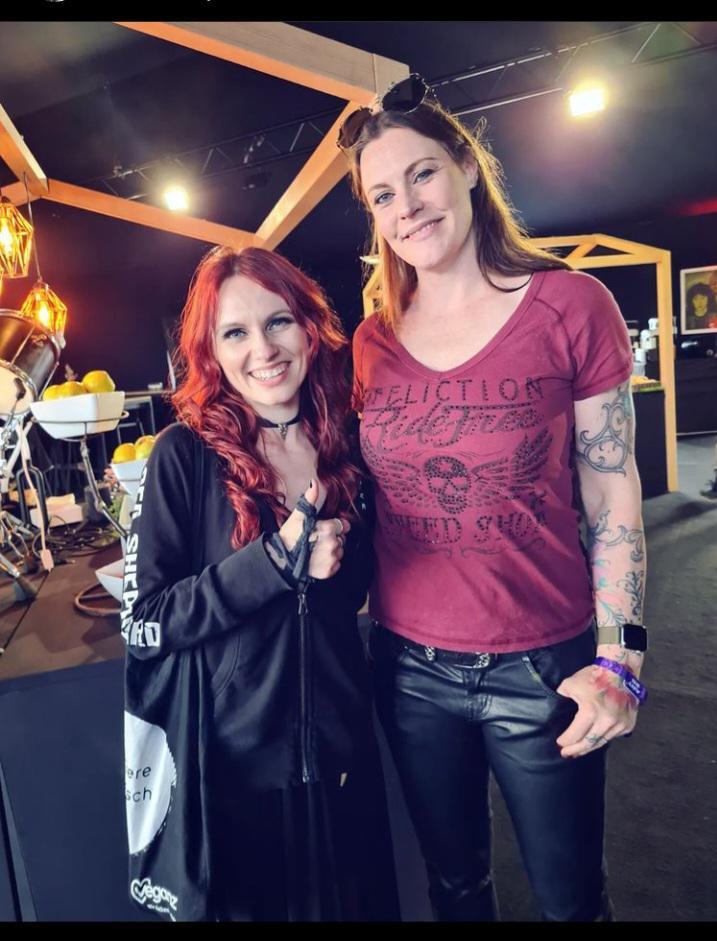 Metal Singers come in all sizes - Fabienne of Eluveiti and Floor Jansen of Nightwish | Scrolller