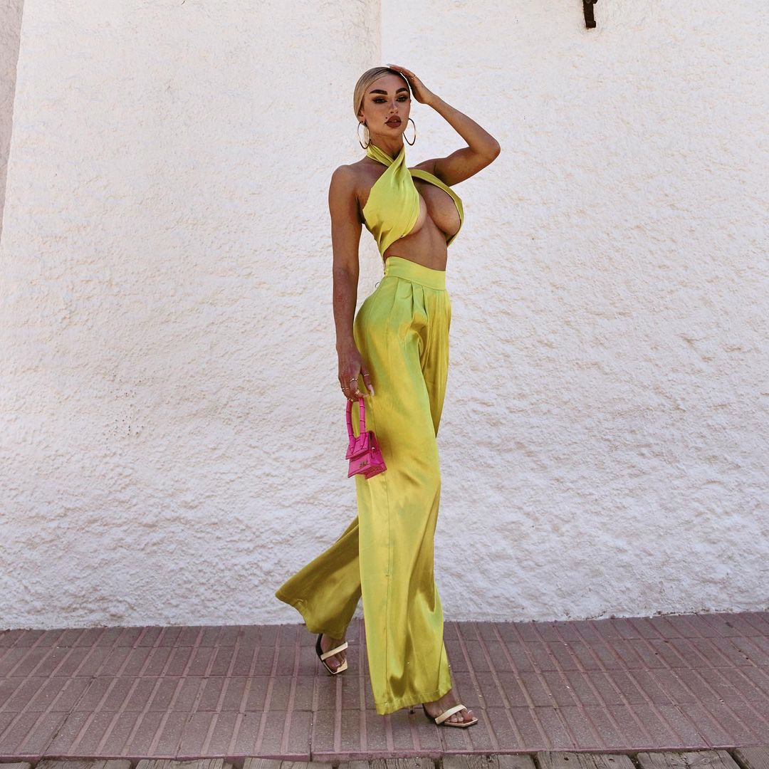 Discover more like Clothedwomen: Miami for the weekend and Related Content | Scrolller