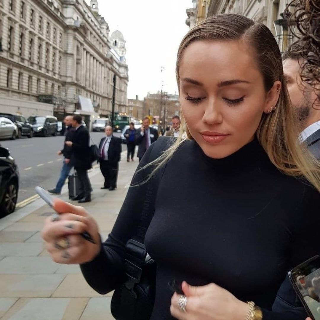 Miley Cyrus ️ | Scrolller