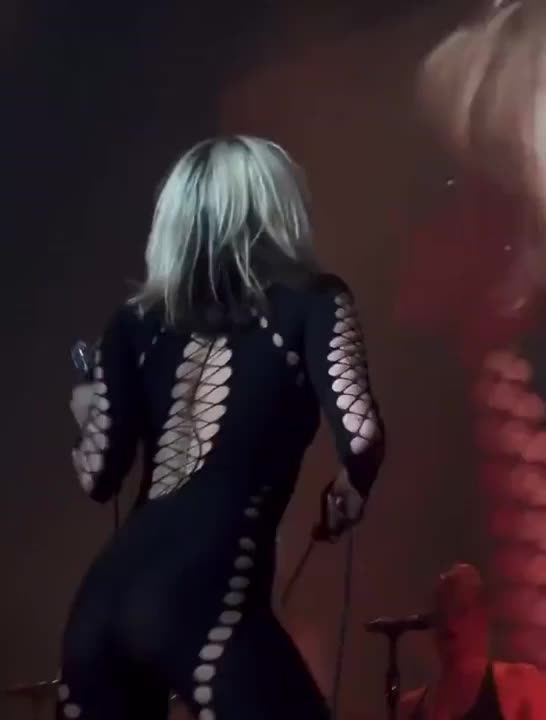 Miley Cyrus | Scrolller