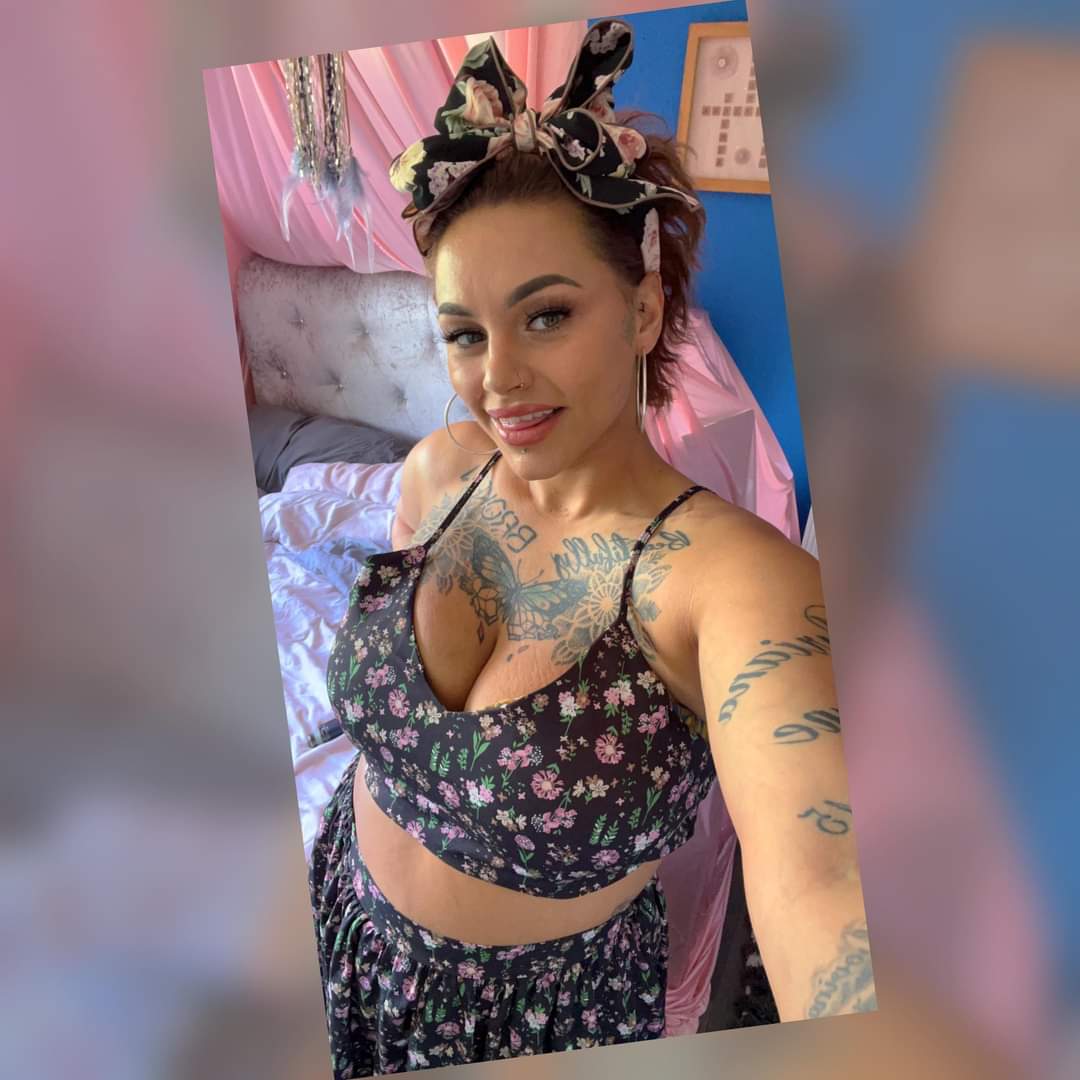 Milfy chav | Scrolller