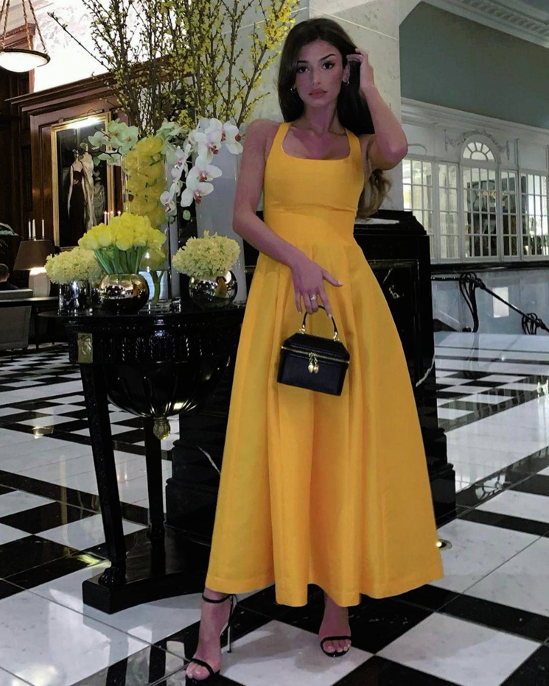 Mimi Keene | Scrolller