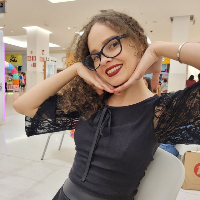 Minha amiga lindinha, toda delicada | Scrolller