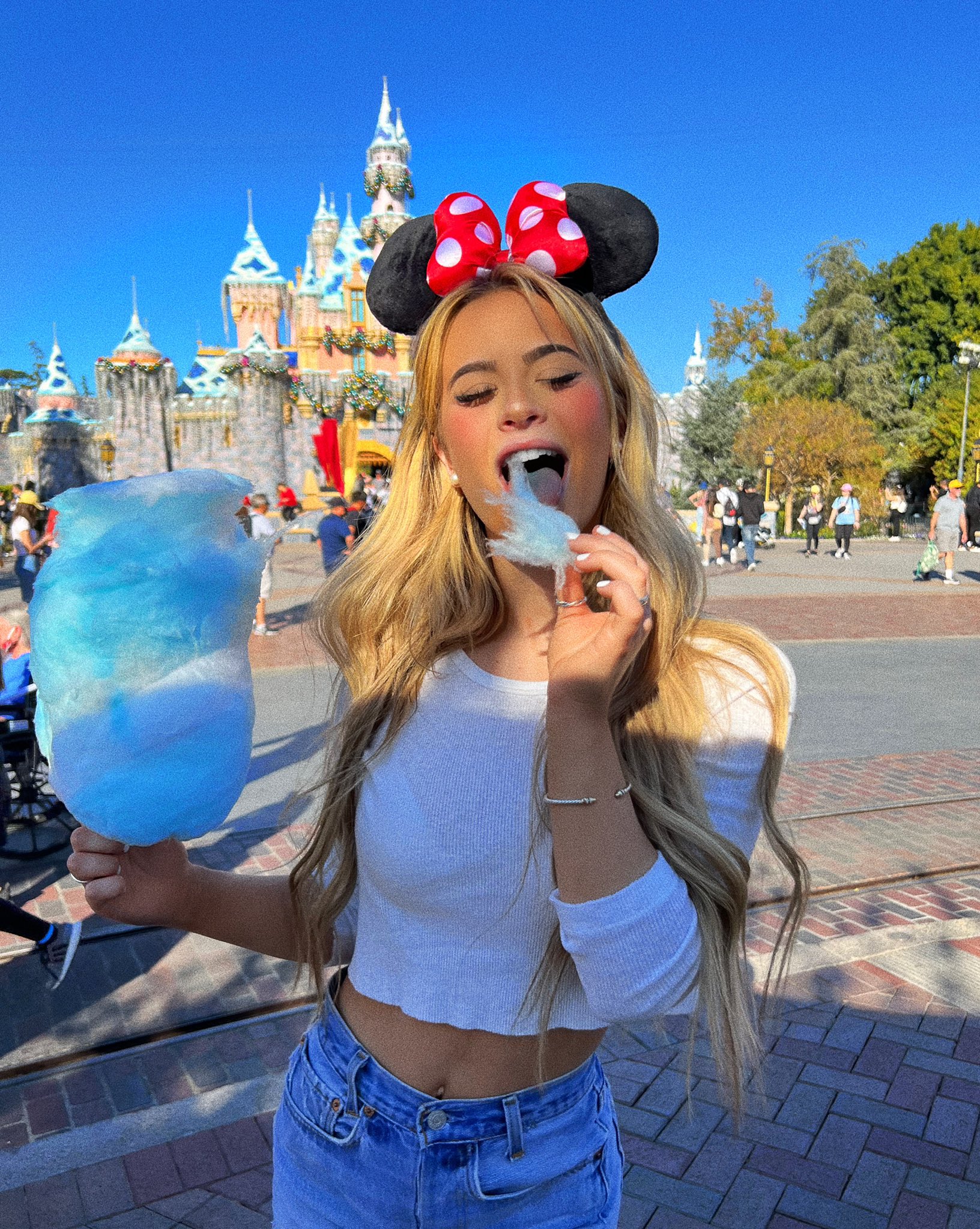 Minnie Mouse | Scrolller