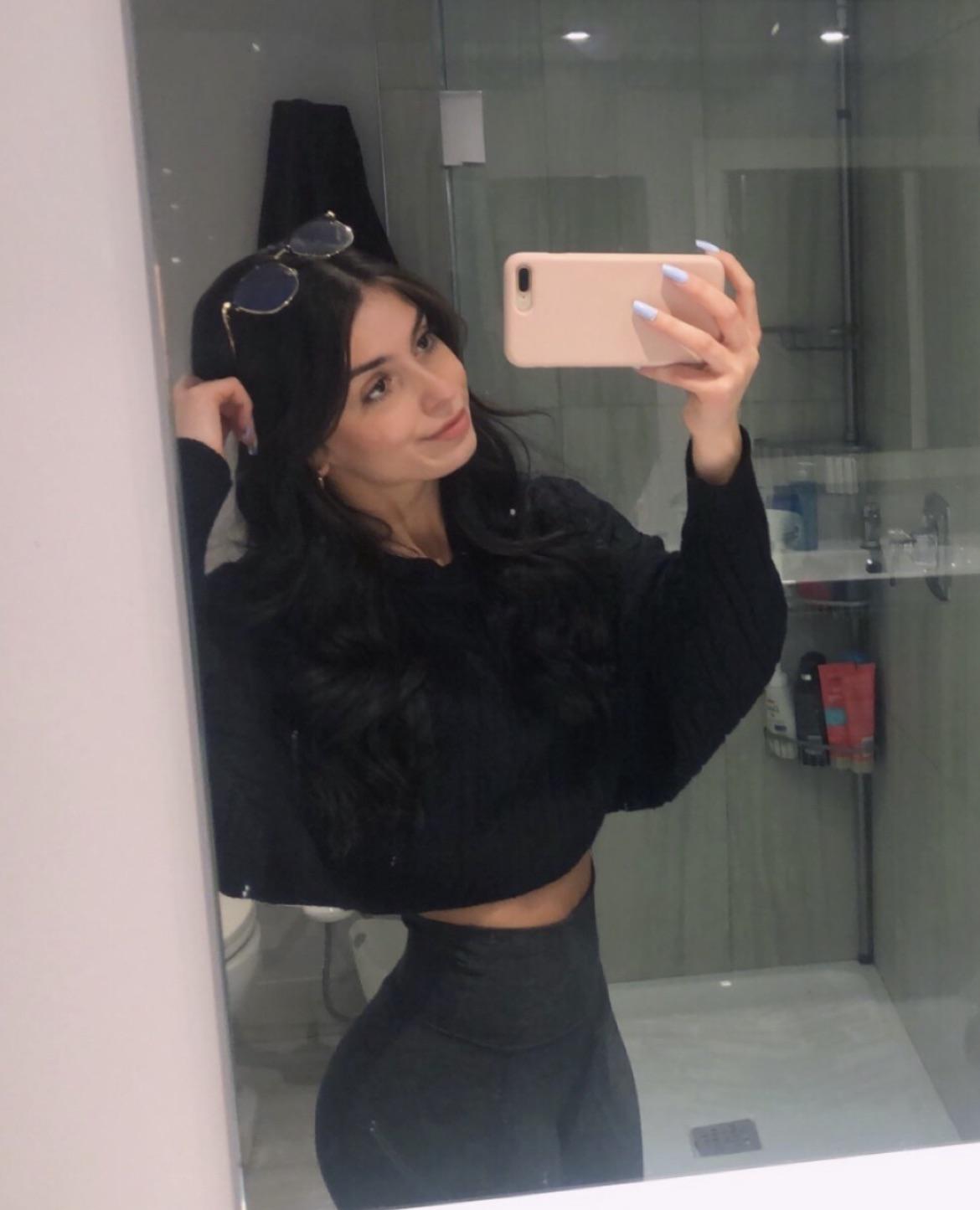 Mirror mirror | Scrolller