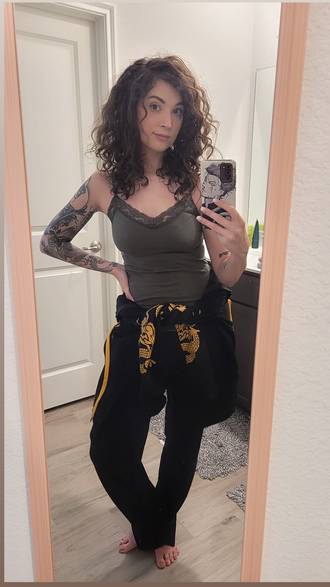 Mirror Selfie | Scrolller