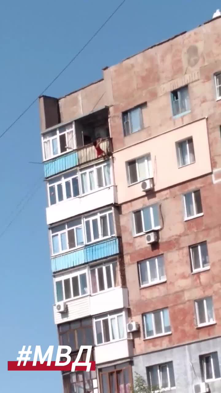 MMC after I hang off the edge of a balcony | Scrolller