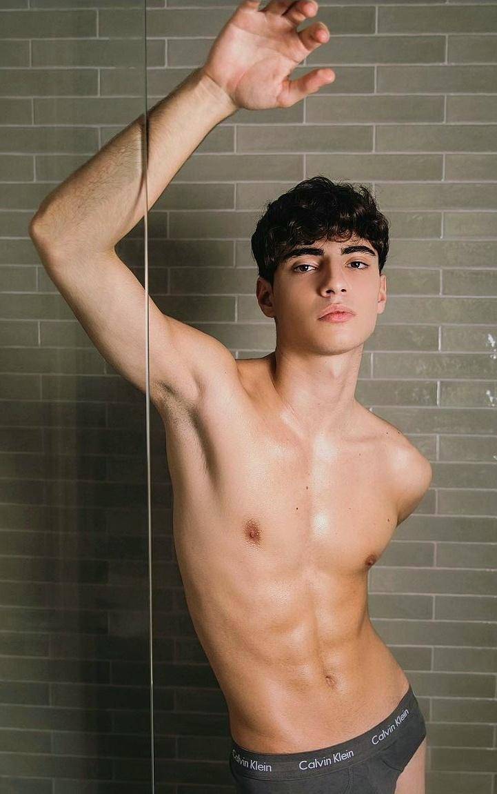 Model: Pablo...pic posted with permission from the photographer 📸 Jordan Ferreira | Scrolller