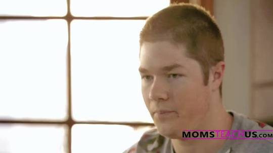 Mom makes study session fun again | Scrolller