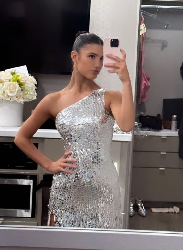 Mommy looking stunning | Scrolller