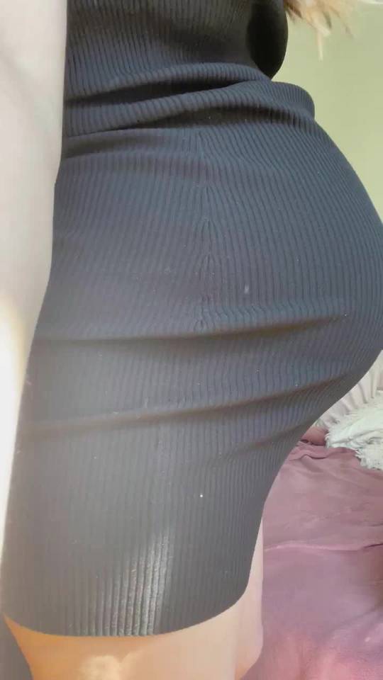 Mommy needs some attention | Scrolller