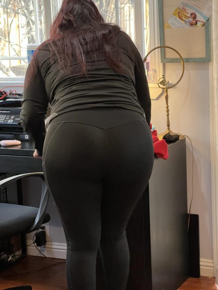 Moms Ass🤤🍑 | Scrolller